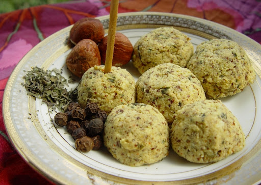 ~*~Veganosaurus Recipes Blog~*~: Raw Vegan Hazelnut Cheese