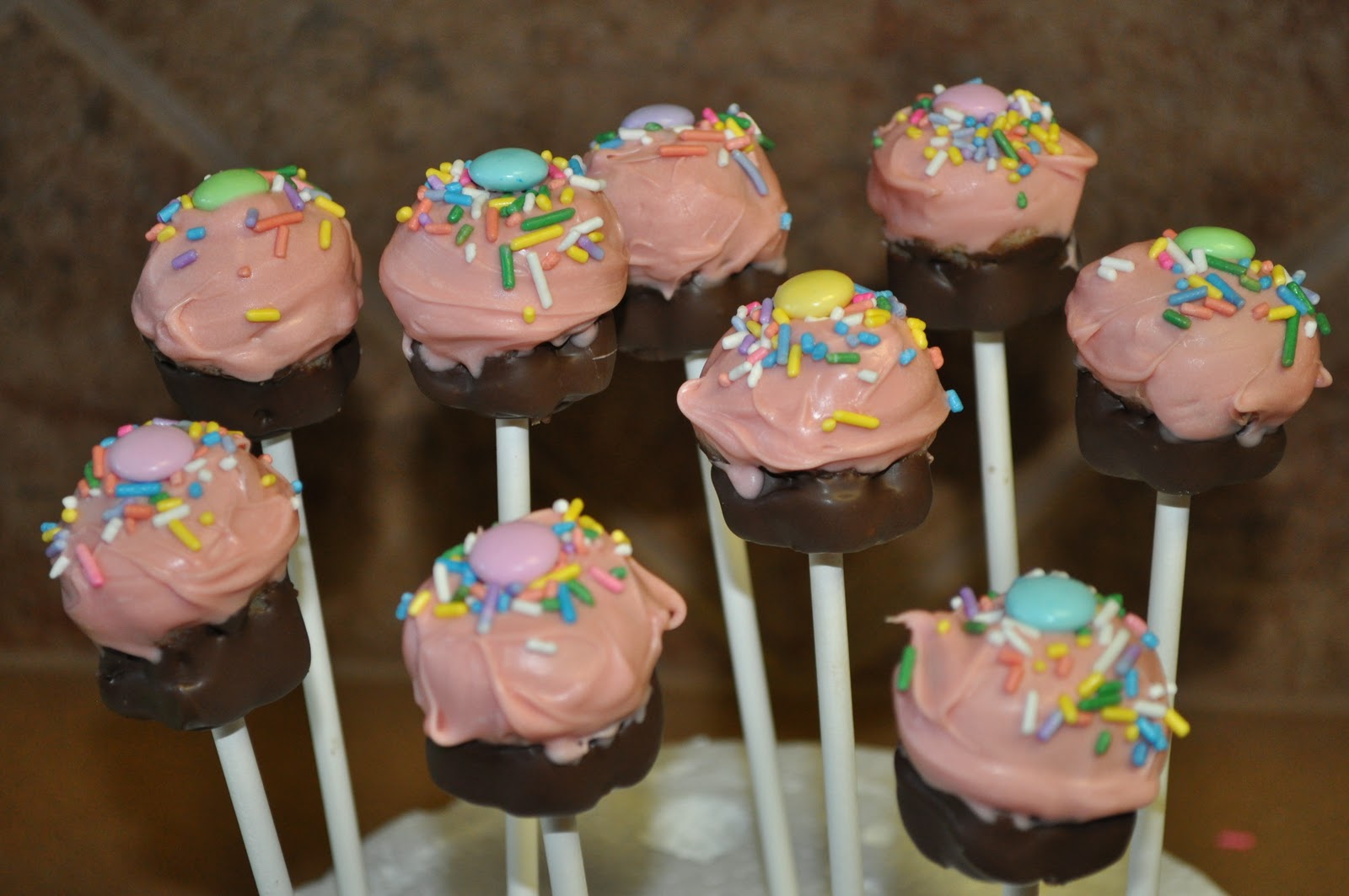 Morgan's Cakes: CupCake Pops and Cake Bites