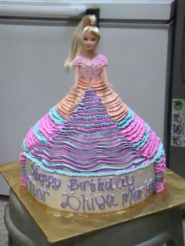 Kiez Homemade Cake: Kek Barbie la pulak....