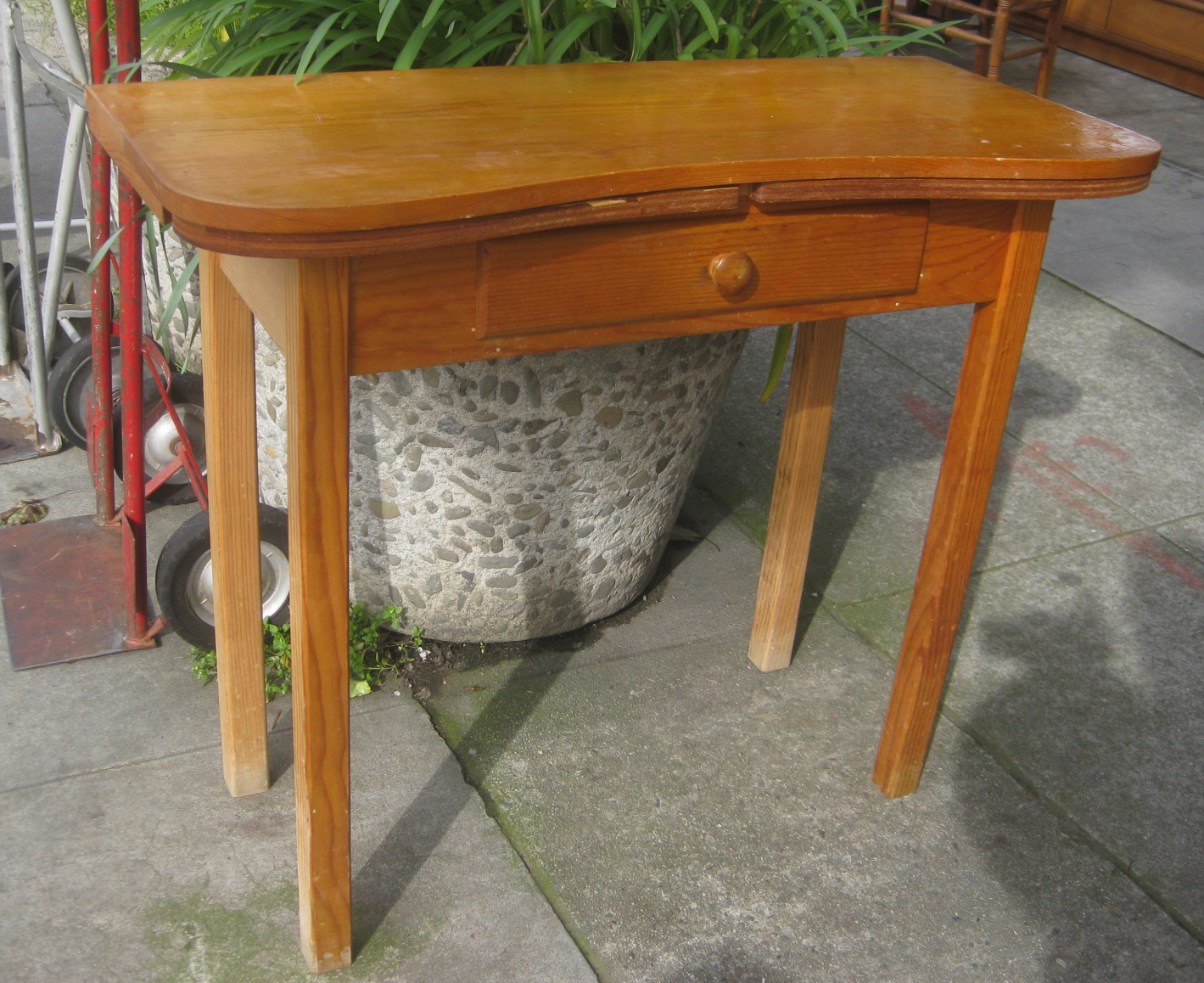 UHURU FURNITURE & COLLECTIBLES: SOLD - Small Desk - $25