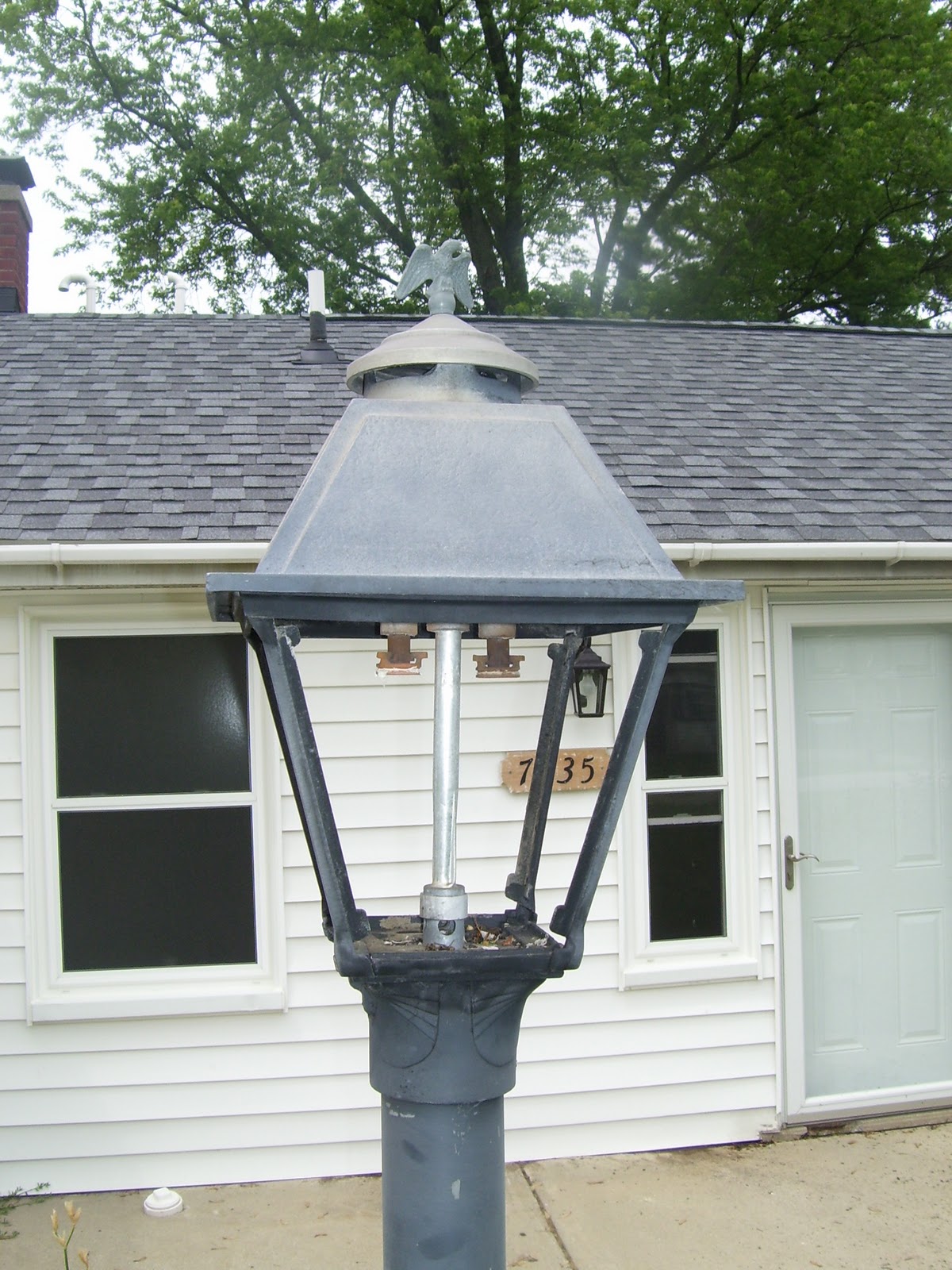 Inspired Living: Lamp Post Revival