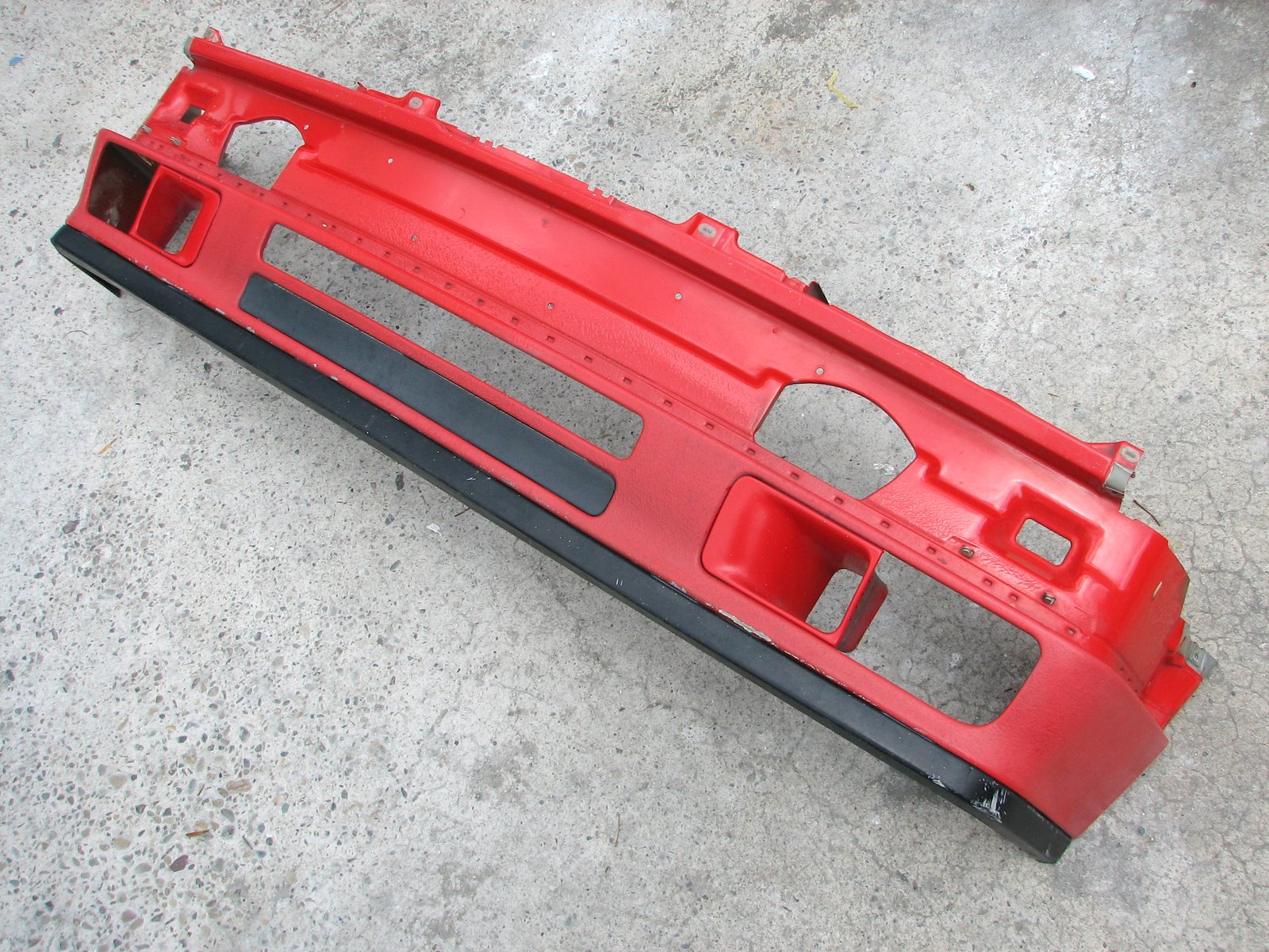 E30 FS: Red Late model Front valance - Good Condition