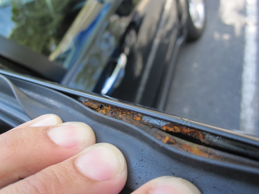 ('09-'13) - 09 Rust on door at window frame, please check yours | Page ...