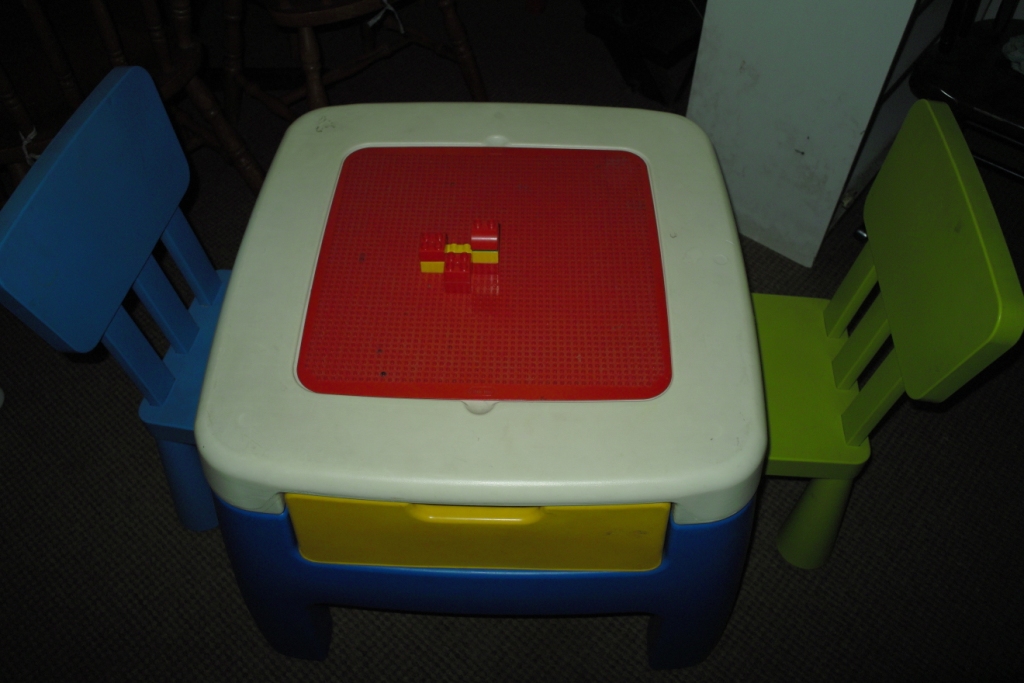 AIN'S Preloved Items..: Ain's Preloved Little Tikes Table (SOLD)
