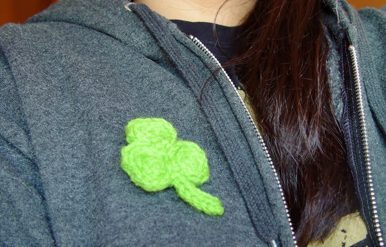 Nuckin' Futs Knitter: Knit Shamrock Pin