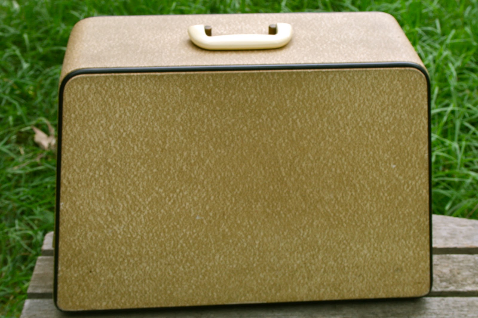 Lempo Bee: Singer 319k, the Green Machine