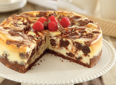 Between You and Me.....: Brownie Sundae Cheesecake