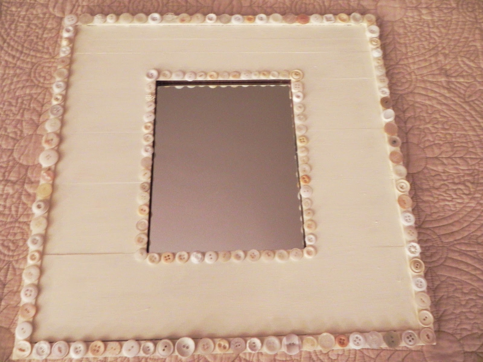 My Sister's Cottage: Making a Button Mirror