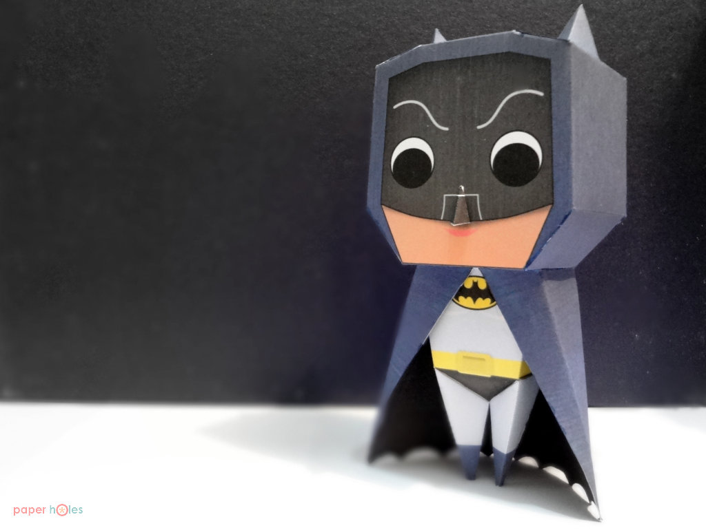 Classic Batman Papertoy - paper hOles