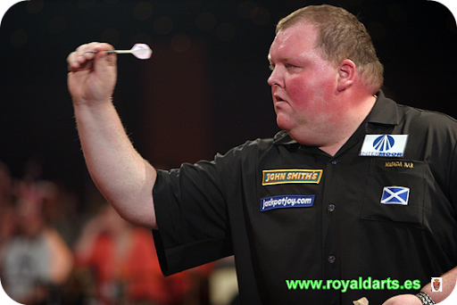 Hoy conocemos a …. John Henderson | Club Dardos Royal Darts