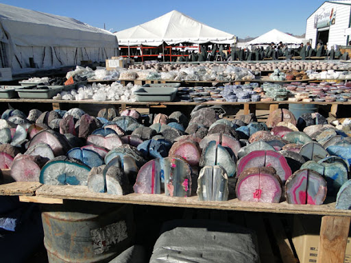 Reflections From the Fence: THE Trip, Rock and Mineral Show, Quartzsite ...