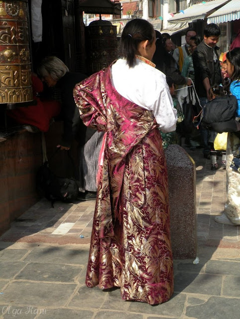 Local style: Traditional costume of Tibet
