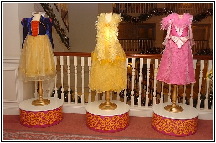 Photos des jolies robes de princesse, déguisement de garçon...