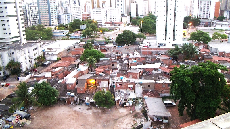 Contraste entre favelas/zonas ricas nas cidades brasileiras | Page 9 ...