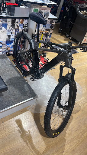 Avalanche Pro Shop - Clothes - Bikes - Skis - Snowboards