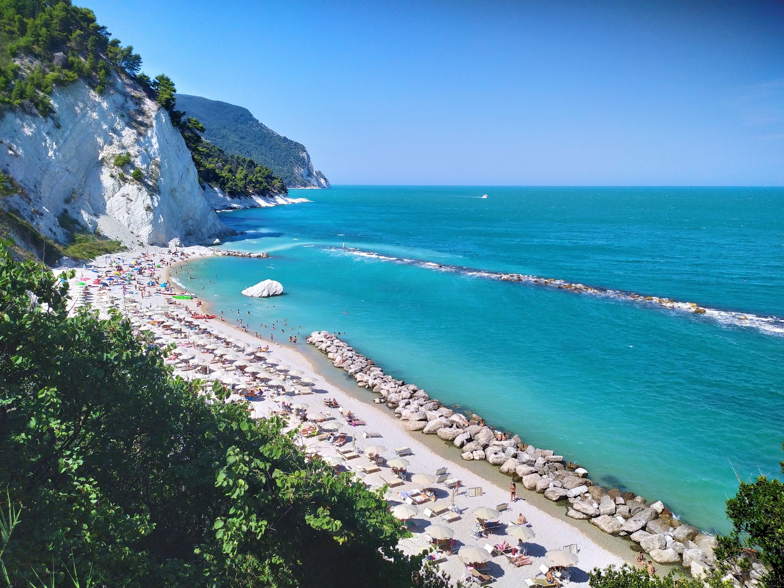 Spiaggia di Numana Alta | Marche, Italy - detailed features, map, photos