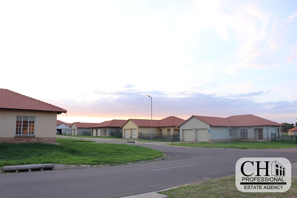 Hexriver Village Security Estate in the city Rustenburg