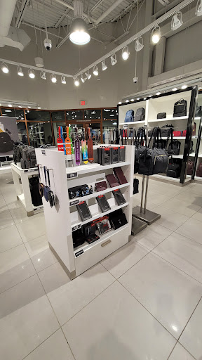 TUMI Outlet Store - Woodburn Premium Outlets - AZexplained