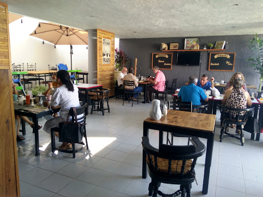 Restaurante Nueve90 Restaurant en Colima