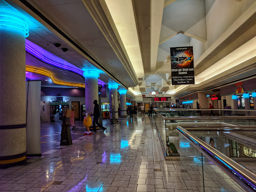 Movie Theater «Regal MacArthur Center Stadium 18 & RPX», reviews and ...