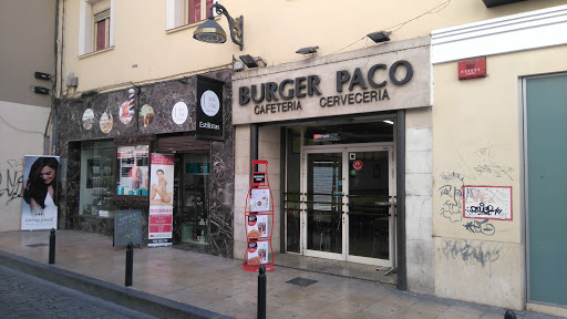 Me fio mil veces más de la burguer del McDonald's que del bar paco ...