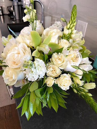 Fine Floral Designs - FLOWERS VICTORIA - 1-800-667-0880.