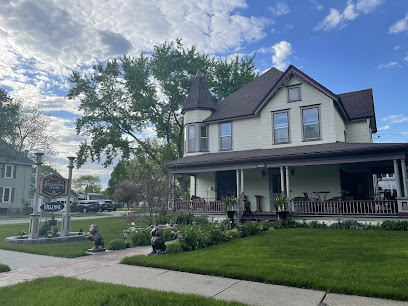 Steampunk Manor Bed & Breakfast - Bed & breakfast - Spring Green ...