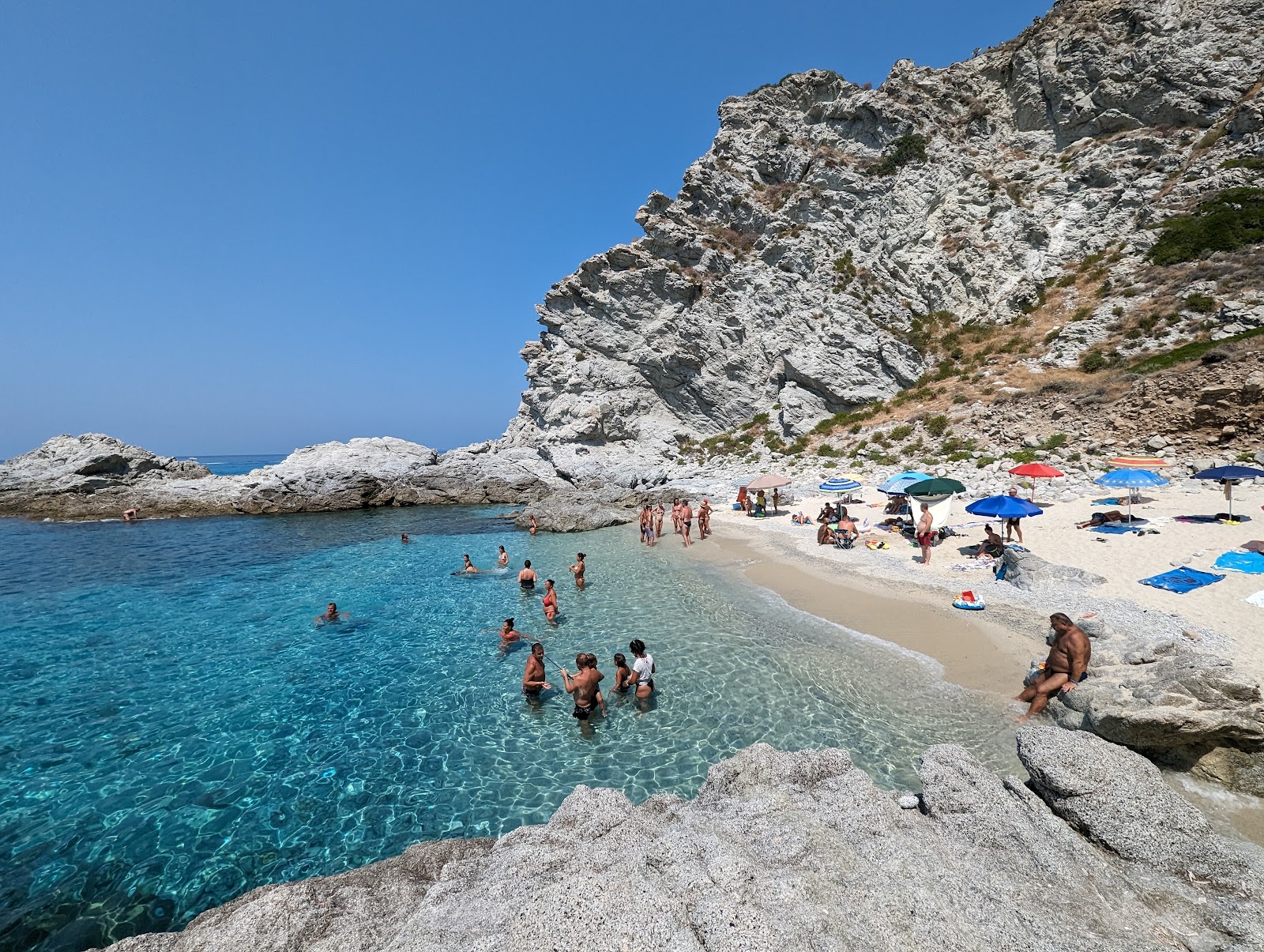 Praia I Focu Beach 🏖️ Vibo Valentia, Italien - detaillierte Funktionen ...