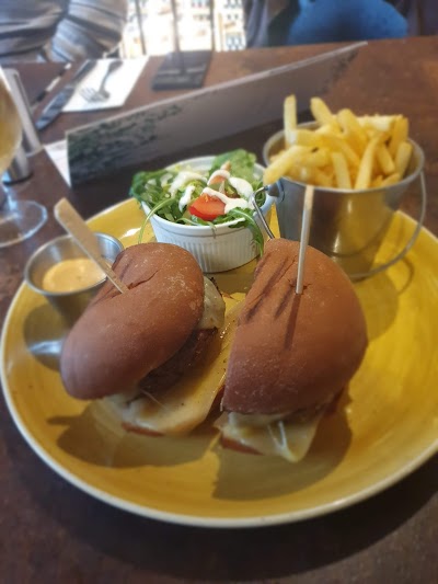 La Luna - Cafe Restaurant Bar