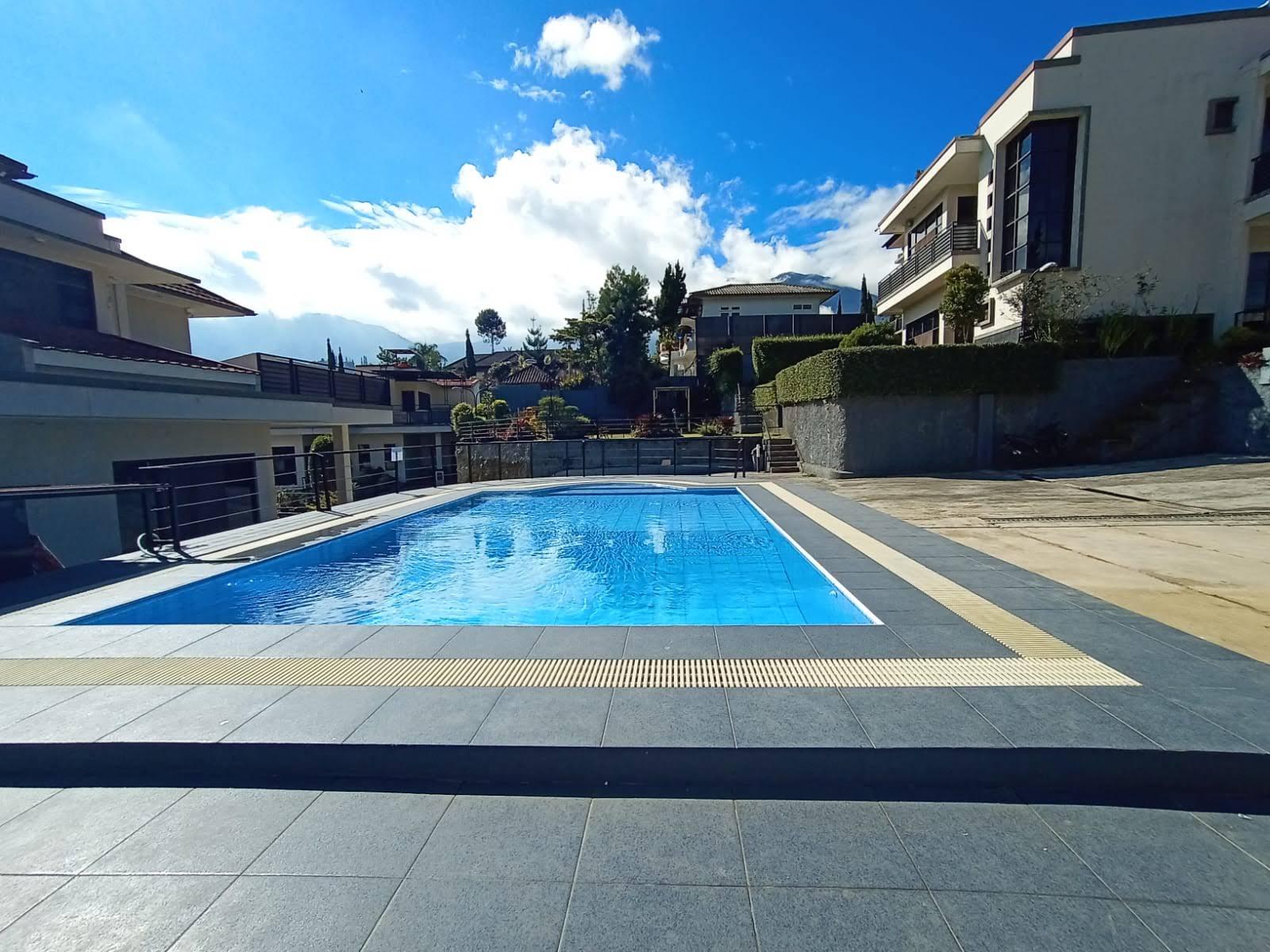 Double Zee Villa, Cisarua (Harga Sewa, Fasilitas, Ulasan) - Lokavilla