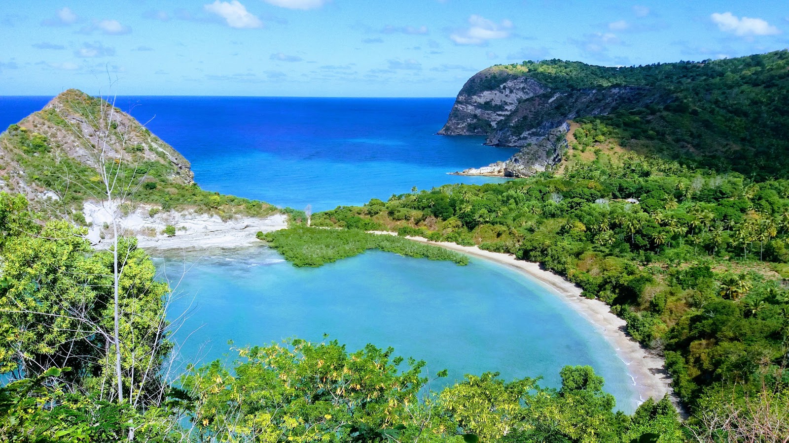 Moya Beach 🏖️ Mayotte - detailed features, map, photos