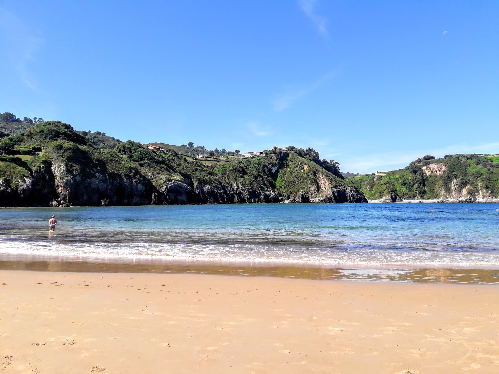 Playa de Amio beach (Pechon, Cantabria) on the map with photos and ...