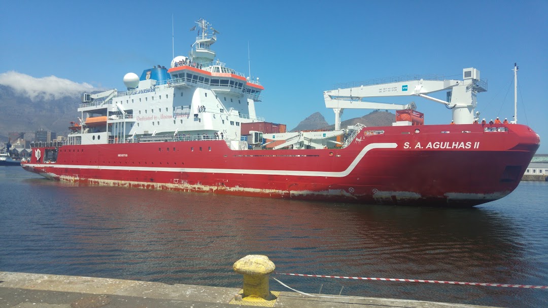 SA Agulhas II (ZSNO) Dock in the city Cape Town