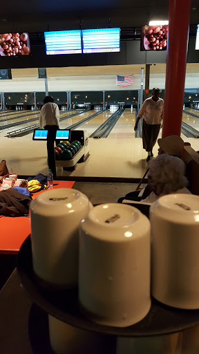 Bowling Alley «The Comet Pub & Lanes», reviews and photos, 2619 N ...