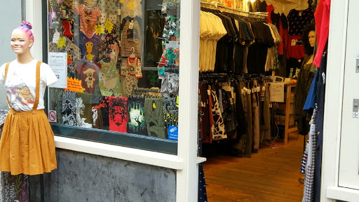 Nili's Best T-Shirts in Town - Clothing & T-Shirt Store in Amsterdam