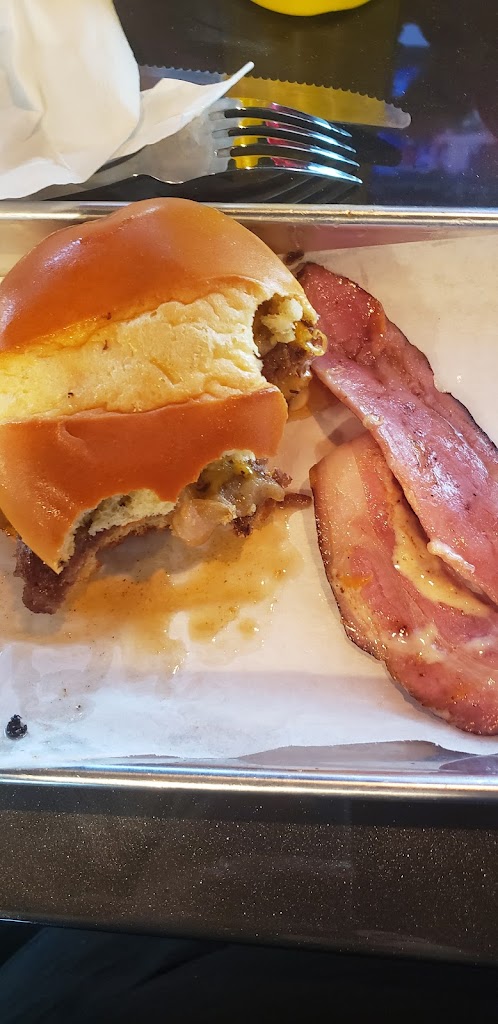 Black Label Fremont - Fremont, NE 68025 - Menu, Hours, Reviews and Contact