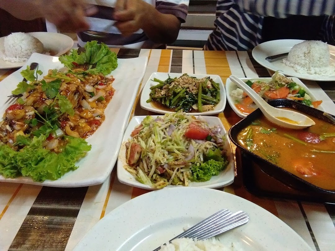 Restoran De Anjung Seafood di bandar Rawang