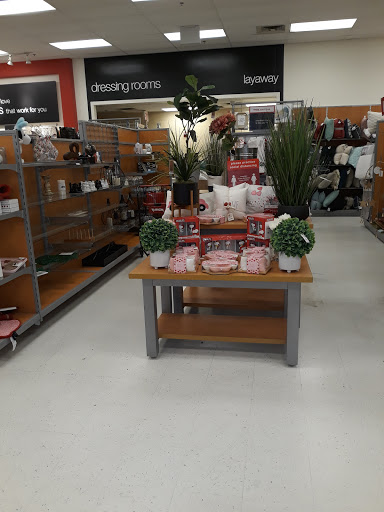 Shopping Mall «New Horizons Shopping Mall», reviews and photos, 961 E ...