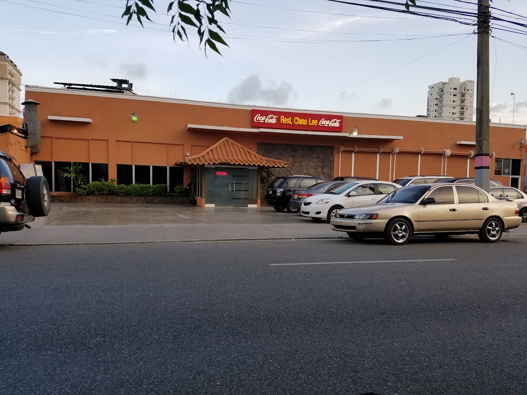 Chino Lee en la ciudad Santo Domingo