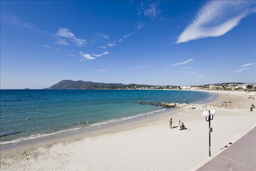 Sablettes Beach (Plage des Sablettes) 🏖️, Provence-Alpes-Cote d'Azur ...