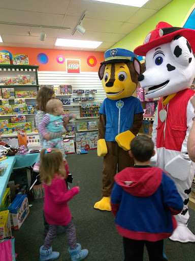 Shopping Mall «Cross Pointe Shopping Center», reviews and photos, 101 E ...