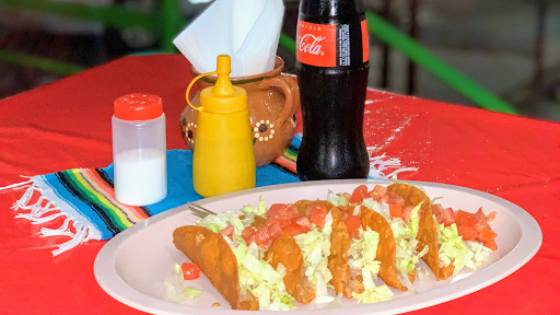 Restaurante Tacos Rojos Villa y sus Dorados en Saltillo
