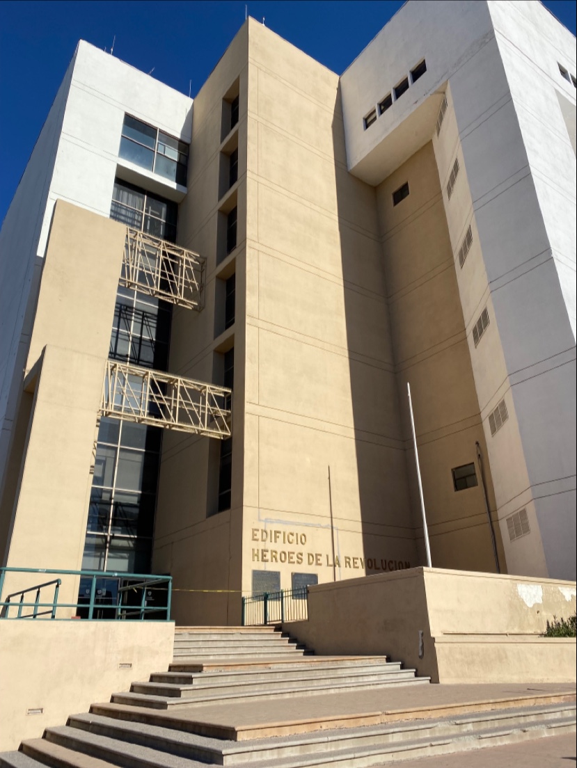 Edificio Héroes de la Revolución en la ciudad Chihuahua