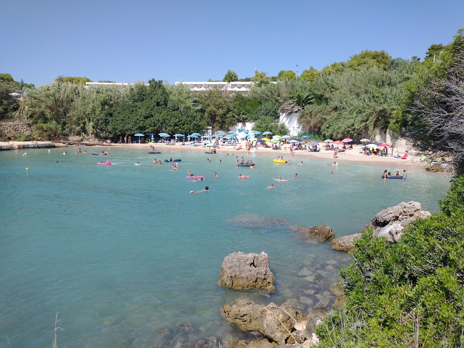 Spiaggia di Porto Cupo sulla mappa con foto e recensioni🏖️ ...