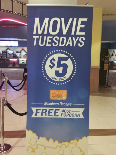 Movie Theater «Wehrenberg Theatres Mid Rivers 14 Cine», reviews and ...