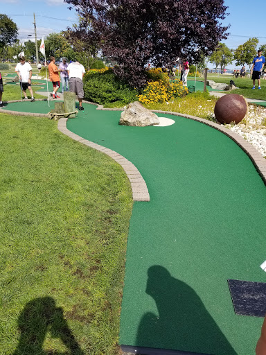 Norwalk Cove Marina Mini Golf in Norwalk, Connecticut - Zaubee