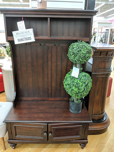 Shopping Mall «Cross Pointe Shopping Center», reviews and photos, 101 E ...