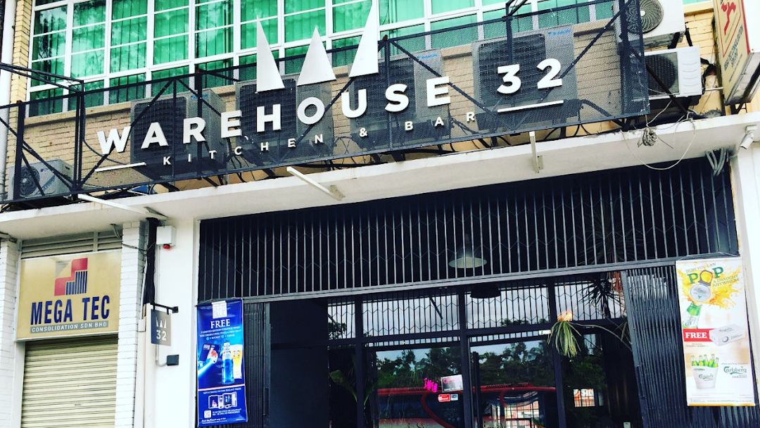 Warehouse 32 Kitchen & Bar di bandar Kota Kinabalu