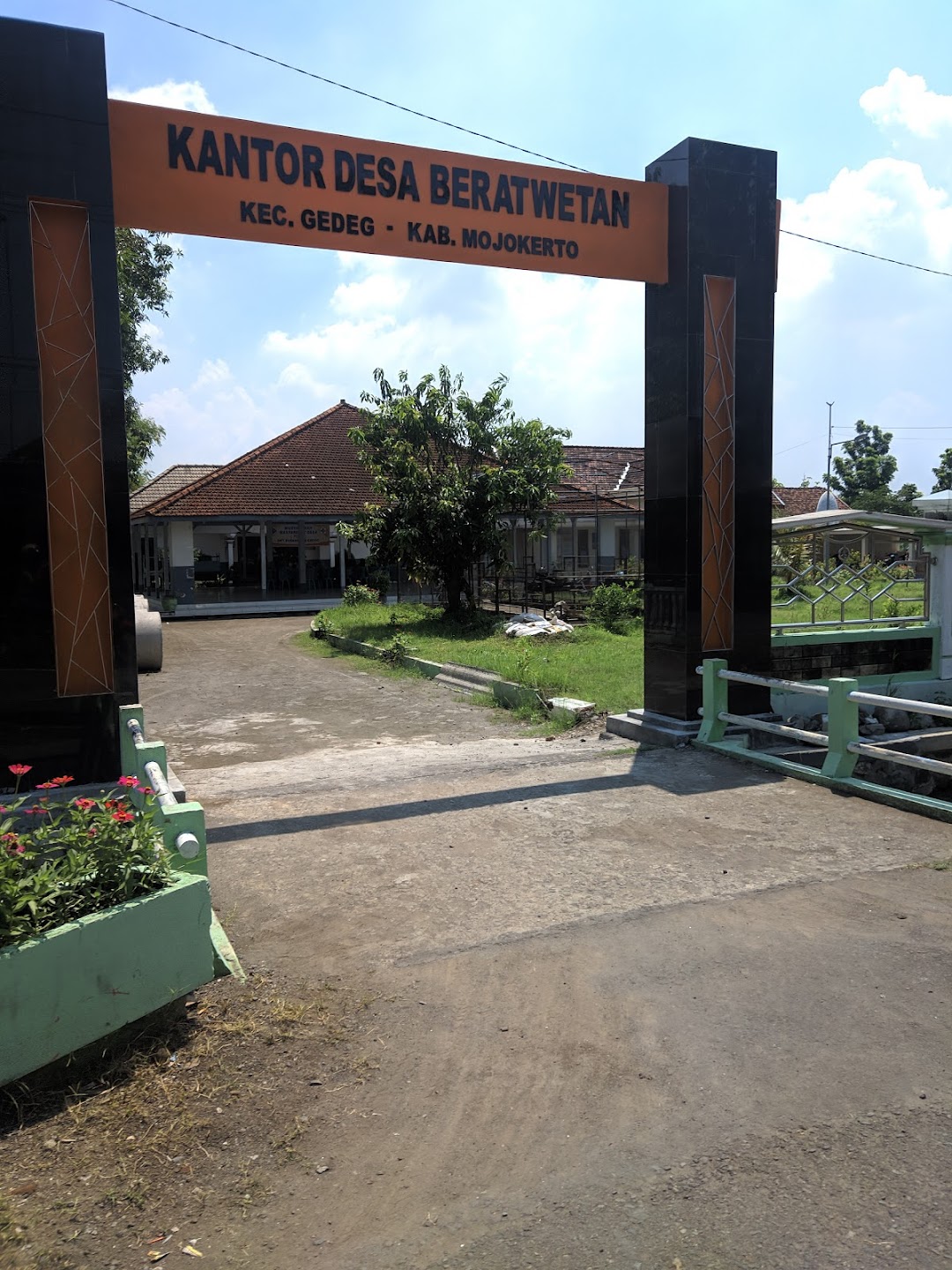 Balai Desa Berat Wetan Kecamatan Gedeg Mojokerto di kota Mojokerto