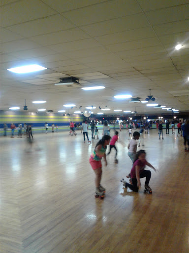 Roller Skating Rink «Rollero Family Roller Skating Center LLC», reviews ...